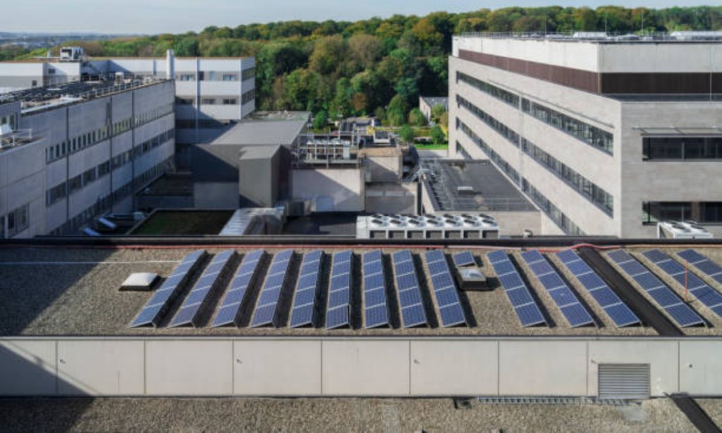 How Solar Panels Benefit Health Clinics and Hospitals